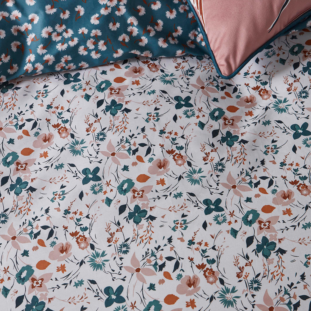 Fat Face Duvet Cover and Pillowcase Set - Floating Blooms ...